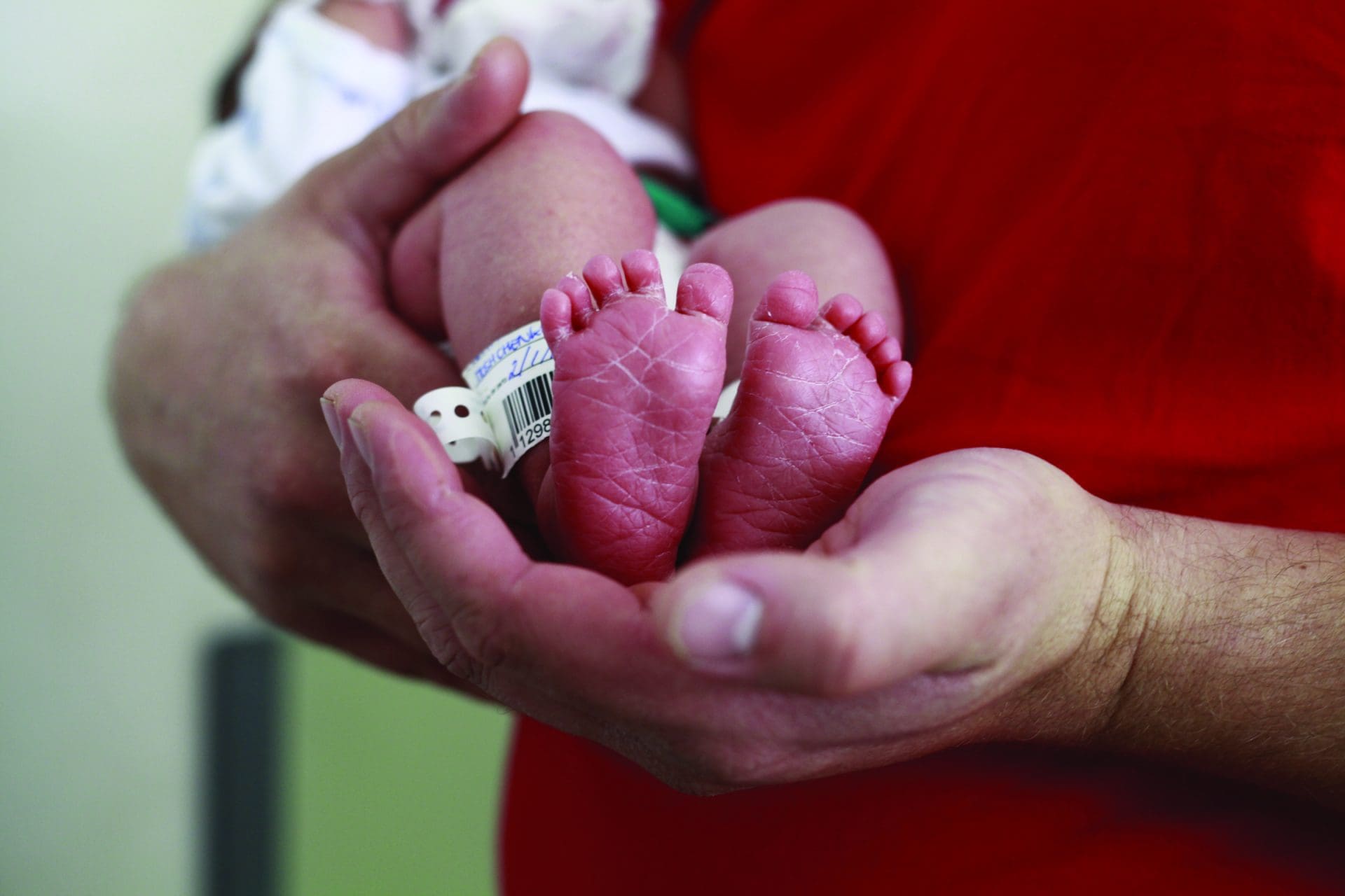 Preventing postpartum newborn falls